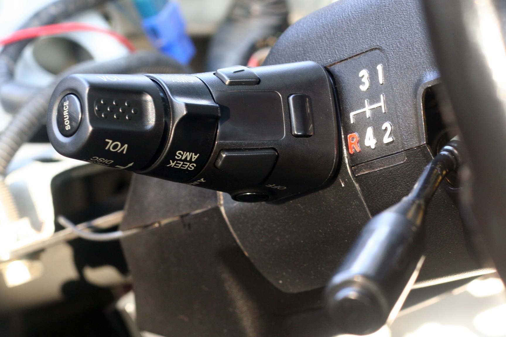 Andrew's 1981 Hilux (RN40) + 1UZ-FE - Retro JDM
